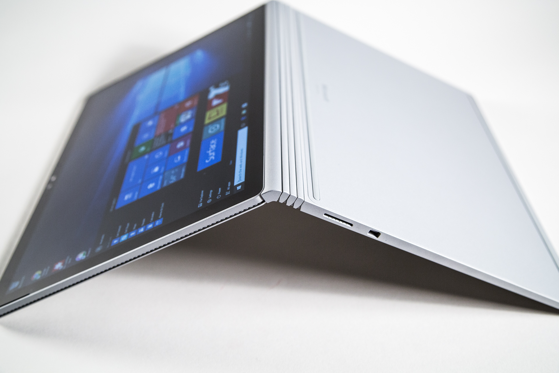 Surface AIO komt in 2016, Surface Pro 5 en Book 2 in 2017